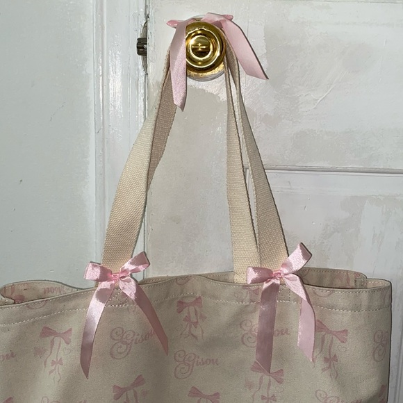 Gisou | Bags | Gisou 223 New York Limited Edition Pop Up Holiday Tote ...